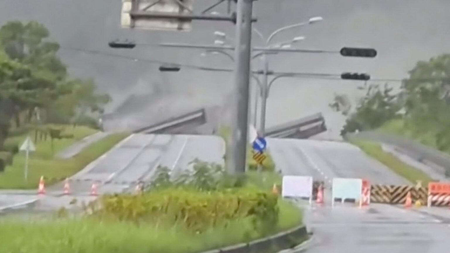 Typhoon Ragasa Floods Taiwan: Bridge Destroyed in Disaster